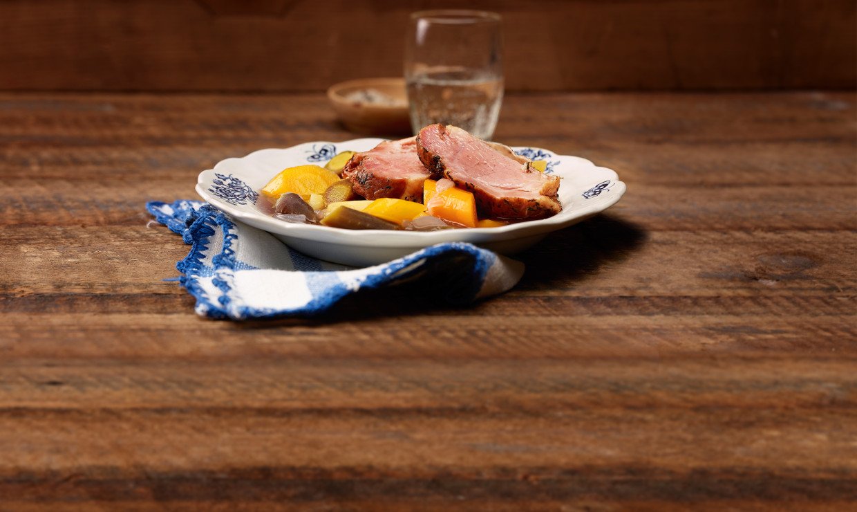 Cou de porc fumé dans un ragoût de carottes - Viande Suisse