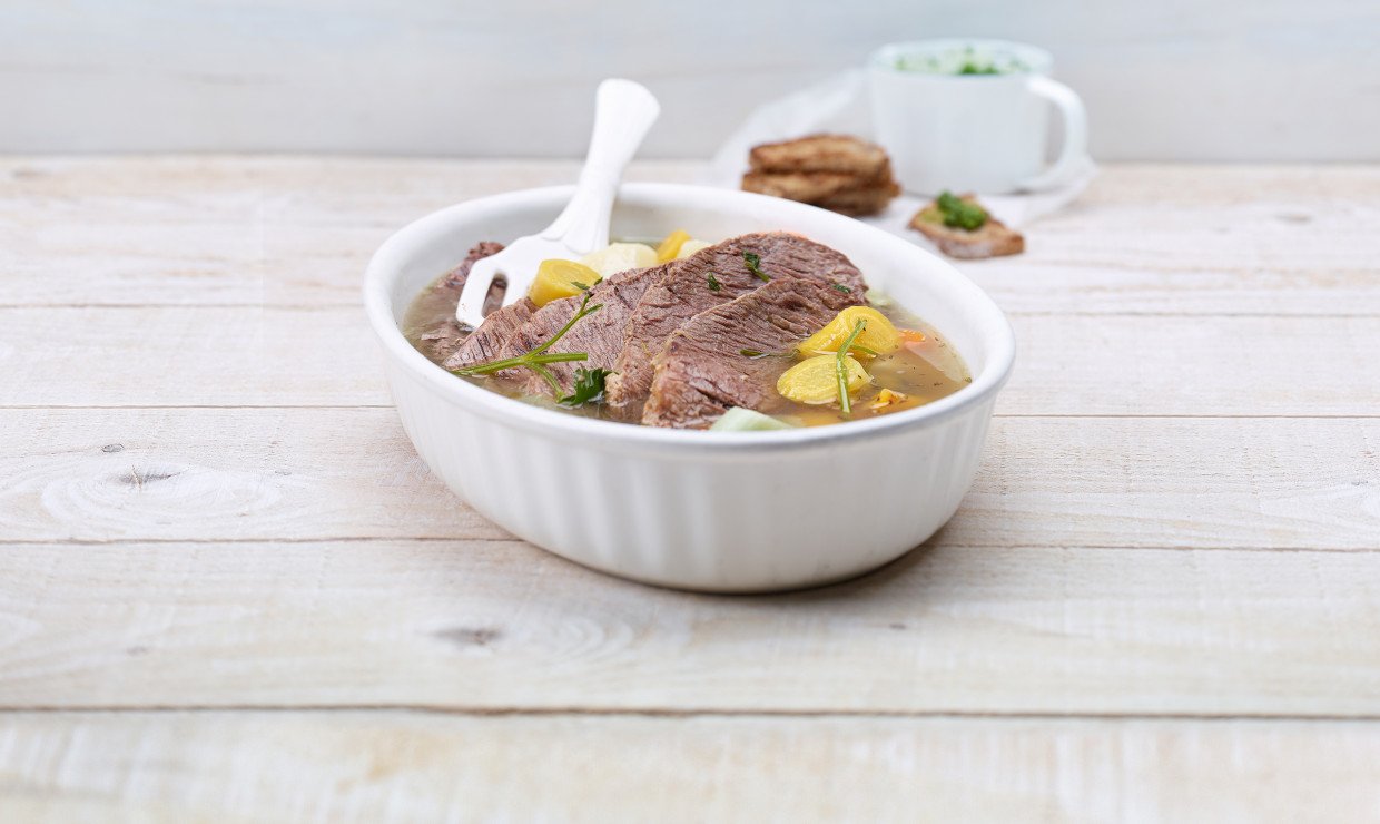 Bouilli de bœuf aux légumes et pesto au persil - Viande Suisse