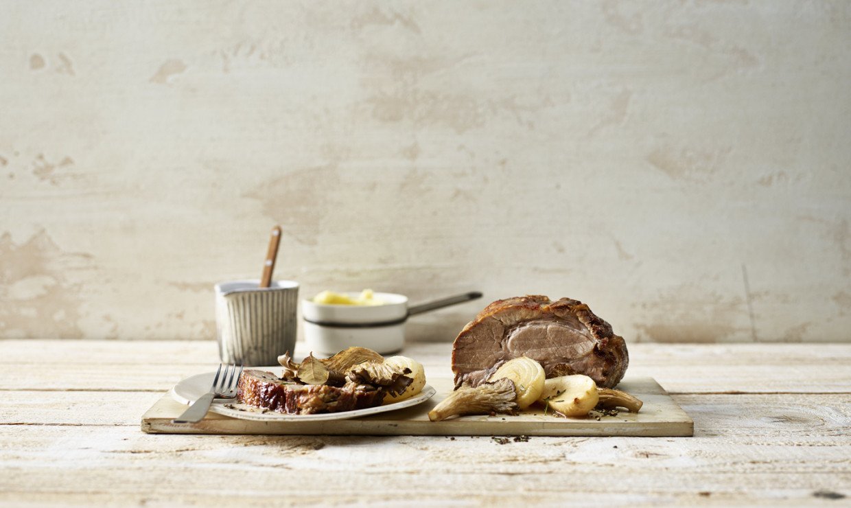 Rôti de cou de porc avec pleurotes en huître et panais - Viande Suisse