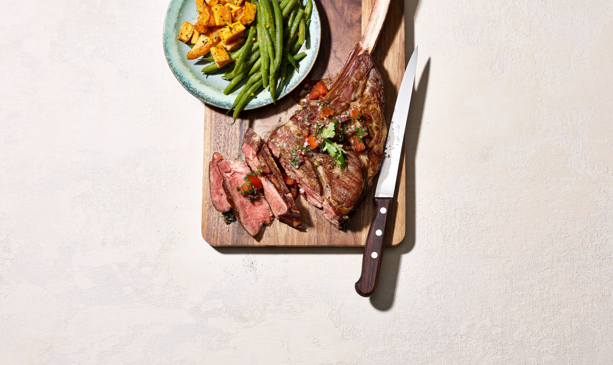 Steak Tomahawk au gril et sauce pico de gallo - Viande Suisse